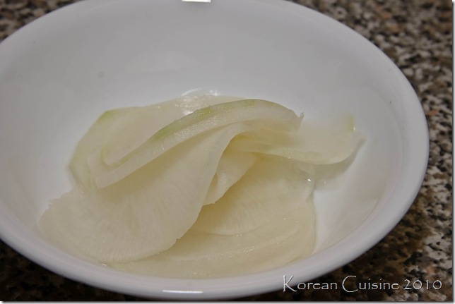 Korean Cuisine: Cold Moo (Daikon) Kimchi